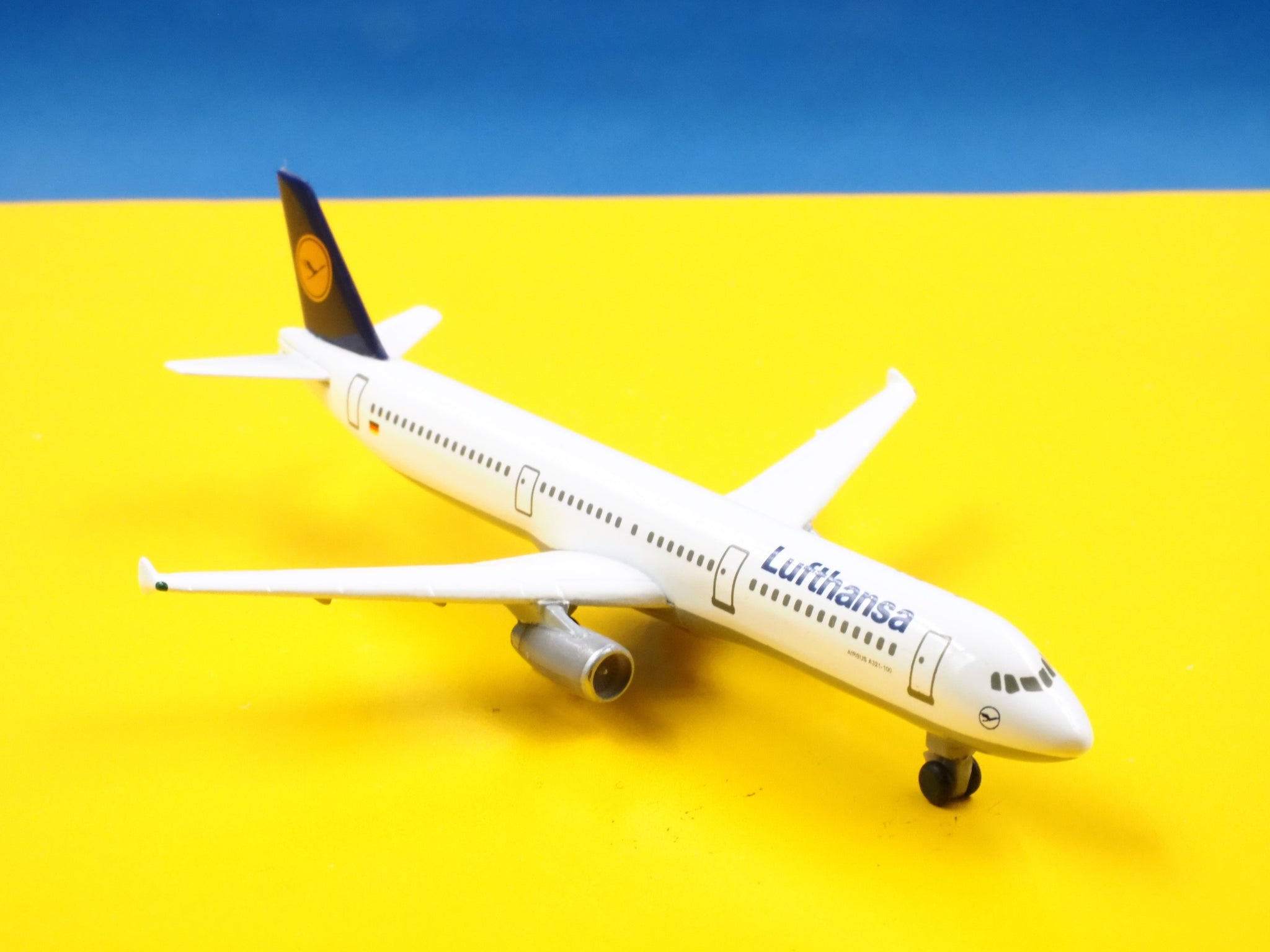 DIE-CAST MODEL — 🇩🇪 Lufthansa — Airbus A321 — Herpa — 1:500 — WITH ORI ...